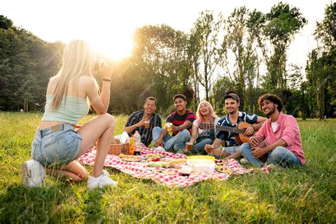 Premium Photo Group Of Multiethnic Teenagers Spending Time Outdoor On