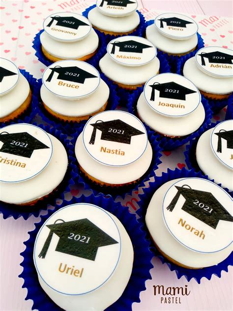 Cupcakes Con Tema De Graduacion Torta De Graduación Personalizada En
