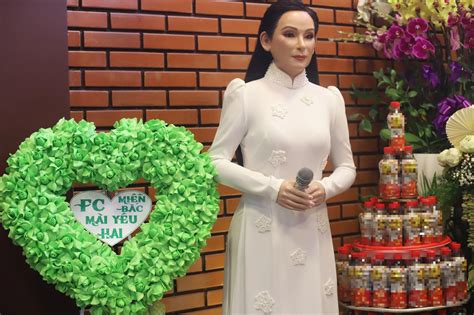 Mạnh Quỳnh Trường Giang Vượt đường Xa đến Dự Giỗ đầu Của Phi Nhung
