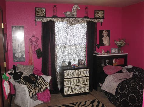 Relive The 2000s Bold And Eclectic Bedroom Decor Ideas Home Design Ideas