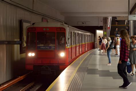 How To Use The Metro In Warsaw Heybus