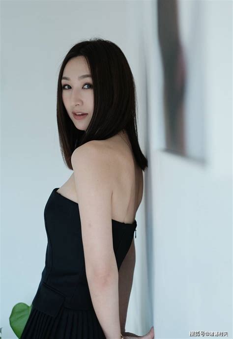 这谁顶得住！高海宁写真赏气质高雅身材线条