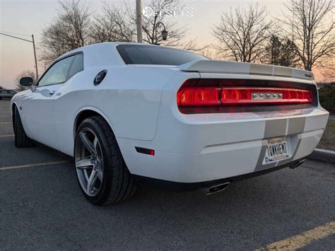 2012 Dodge Challenger With 20x9 5 15 Niche Teramo And 275 40r20