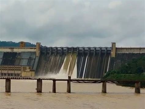 The Water Level Of Rihand Dam In Renukote Reached 869 Feet रेनूकोट