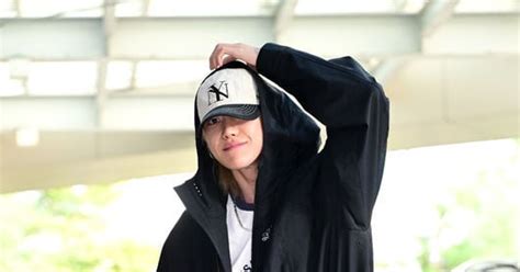 사진 세븐틴 디에잇 미소와 함께 출국 조선비즈