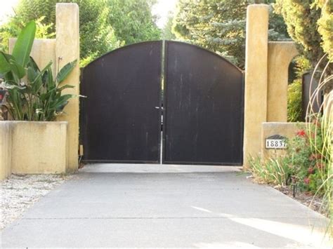 Entry Gate Off Street Sonoma Wine Country Country Cottage Entry Gates