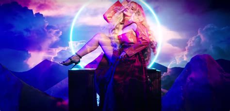 Iggy Azalea Savior Feat Quavo Single Review Amnplify