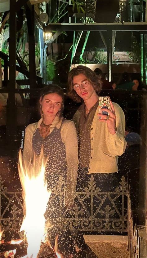 Pin De 🌙 En Luca Apple Poses