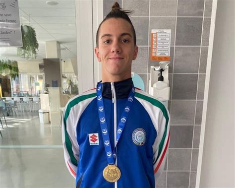 Gianluca Ghini Conquista La Medaglia Di Bronzo Agli Europei Di Nuoto Pinnato Con La Maglia