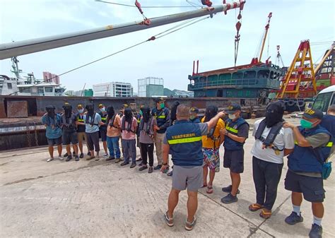 Hong Kong Customs Officers Seize 40 Tonnes Of Frozen Offal Arrest 9 On