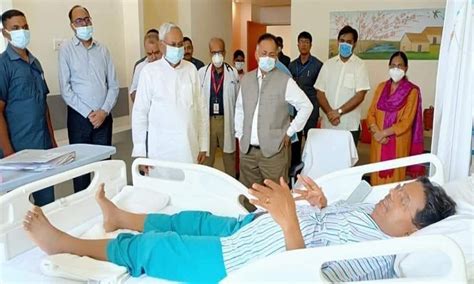जयप्रभा मेदांता अस्पताल में इलाजरत डॉ सुनील कुमार से मिले Cm नीतीश