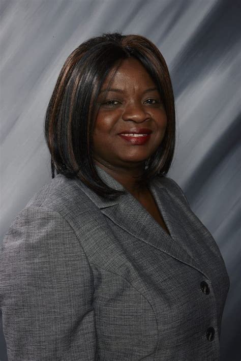 À La Rencontre De Joan Manafa Une Avocate Francophile En Droit De La Famille Grandtoronto Ca