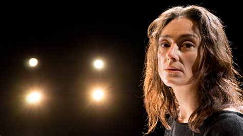 Sophie Alexander Katz Se Refugia En El Teatro
