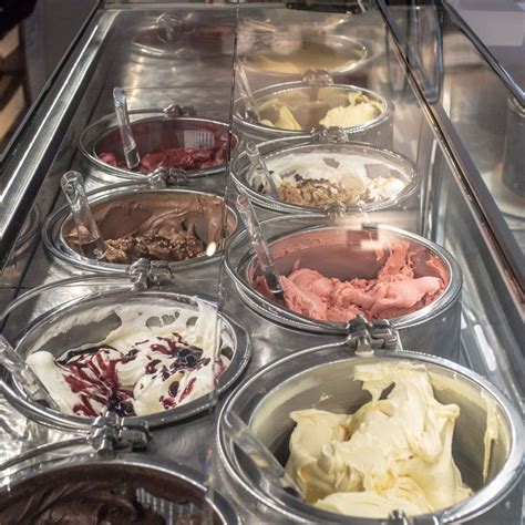 Rosso Arancio Côte Dazurich Shops And Delikatessen