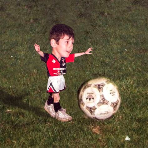 Messi 🧒🏻🤏🏼 R Phetru