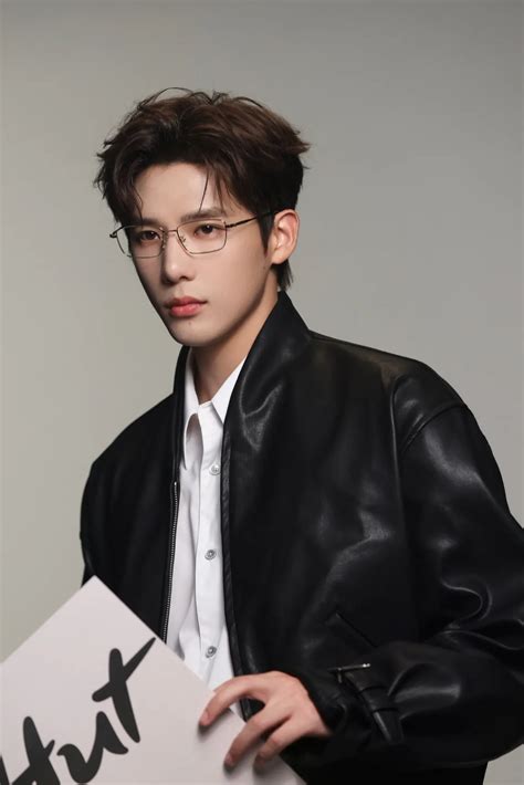 Profil Wang Anyu Aktor Tampan Bintang Drama China Populer Yang