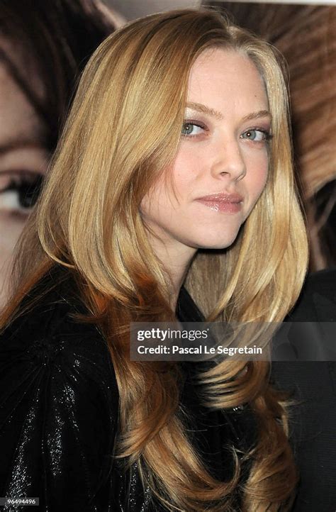 Actress Amanda Seyfried Poses As She Attends A Photocall For The Atom