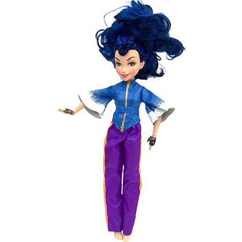 Hasbro Disney Descendants Evie Doll Figure Wicked World 2014