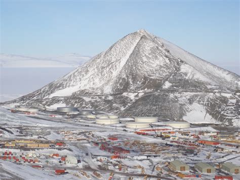 File Ob Hill And Mcmurdo Station  Wikimedia Commons