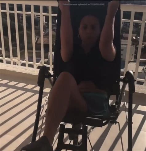 Hip Amputee Girl 日本語で