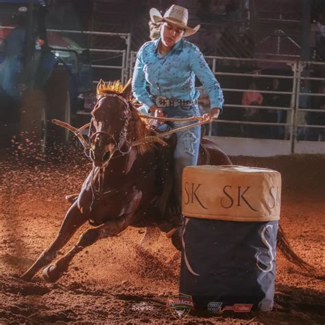 Maria Clara 🌞 Instagram