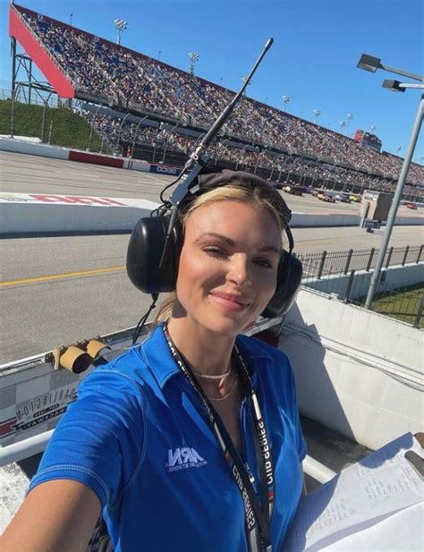 Picture Of Alexandra Weaver Periodismo