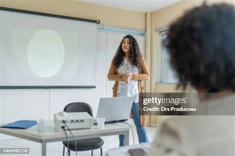 Overhead Projector Classroom Photos And Premium High Res Pictures Getty Images
