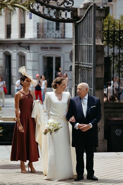 La Boda De Carmen En Madrid Un Vestido Diseñado Por Su Mejor Amiga Y