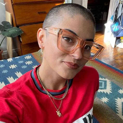 Can You Be Attracted To And Be In Relationship With A Buzz Cut Girl