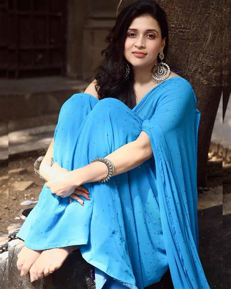 Mannara Chopras Saree Seduces Hearts