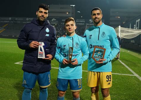 طارمی با جایزه بزرگ عکس گرفت ورزش سه