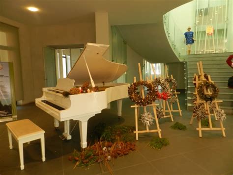 გირჩებისგან დამზადებული საახალწლო აქსესუარების გამოფენა გაყიდვა Batumelebi • • Batumelebi Ge