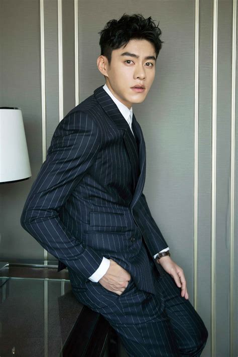 李程彬携新戏亮相活动深色西装展成熟魅力 360娱乐，你开心就好