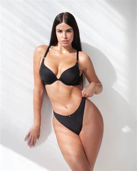 Ivana Knoll Insta 2021 11 19 Scrolller