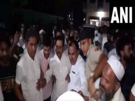 After Getting Interim Bail Congress Mla Maman Khan Arrives At House Of Aftab Ahmed