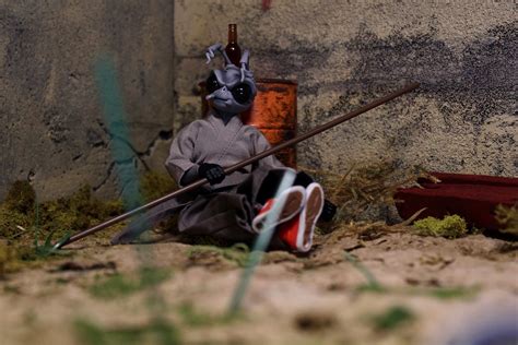 Cobrashadowjoes Mezco Toyz Exclusive Lone Roach And Grub Figure Review