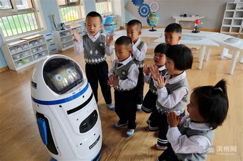 博兴一幼儿园引进教育型 智能机器人”当 老师”手机新浪网