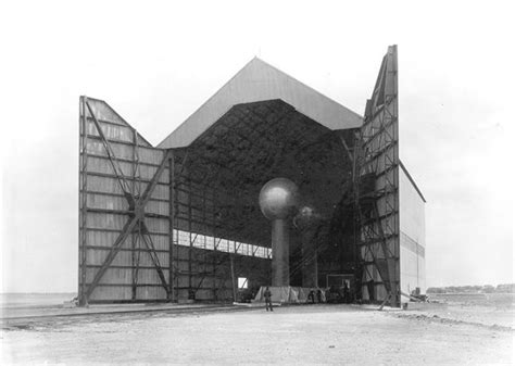 Robert Van De Graaff Scientist Of The Day Linda Hall Library Van De Graaff Generator