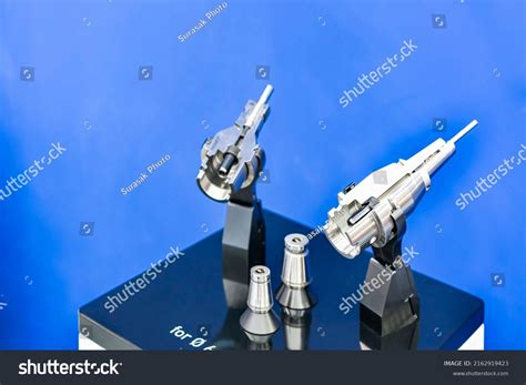 58 Afbeeldingen Voor Collet Assembly Afbeeldingen Stockfoto‘s En