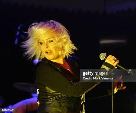 273 Kim Wilde In Concert Fotos Und Hochauflösende Bilder Getty Images