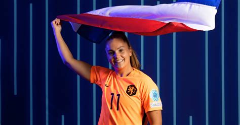 Voetballer Lieke Martens Deelt Groot Nieuws Op Instagram Flair