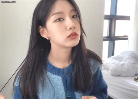 쌩얼부터 화장하는 정예인