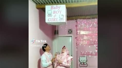 Bikin Pesta Gender Reveal Sederhana Bertema Hello Kitty Pasangan Ini