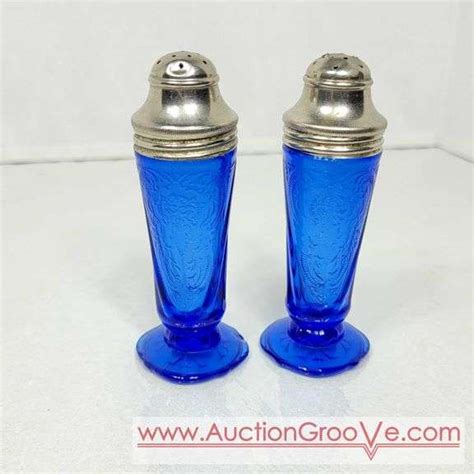 Hazel Atlas Royal Lace Cobalt Blue Salt And Pepper Shakers One Has A Small Chip On The Base Lr