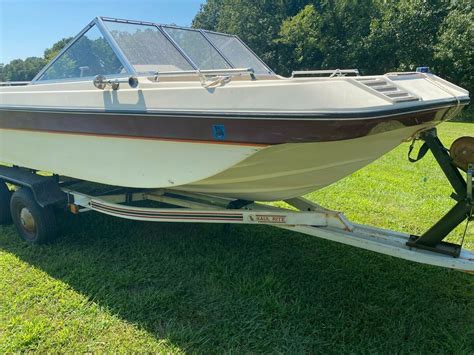 Boat 1980 Bonanza Tri Hull Fiberglass Runabout Mercruiser 898 V8