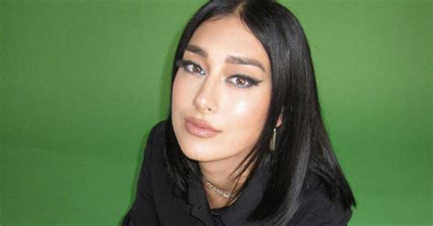 Elif Demirezer Tozlu Mikrofon