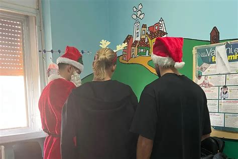 La Torres Calcio Porta Sorrisi E Doni Ai Piccoli Pazienti Della