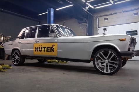 Youtubers Build Lada Powered By V 16 Made From Chainsaw Motors Driving