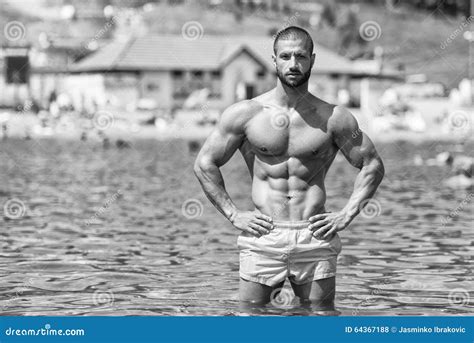 Portret Van Een Spier Sexy Mens In Ondergoed Stock Foto Image Of Lichaam Gezond 64367188