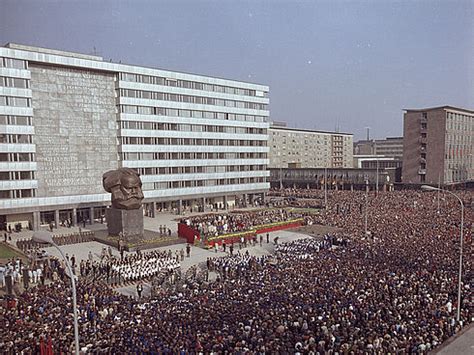 Die Enthüllung Des Karl Marx Monuments In Karl Marx Stadt Am 9 Oktober